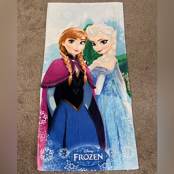 Disney | Bath | Disney Frozen Towel With Anna And Elsa Snowflakes ...
